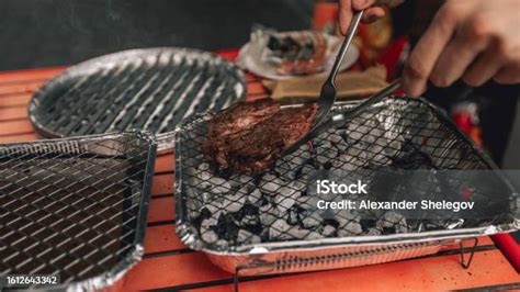 Bbq 파티 야외 바베큐 이벤트 불과 고기 사진 숯불 그릴에 고기 필레를 굽고 바베큐 스테이크 사진 클로즈업 0명에 대한 스톡 사진 및 기타 이미지 Istock