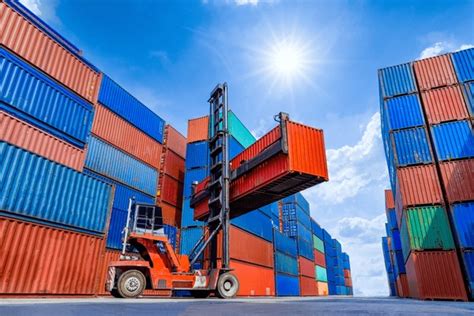 Thousand Crane Lifting Up Containers Royalty Free Images Stock Photos Pictures Shutterstock