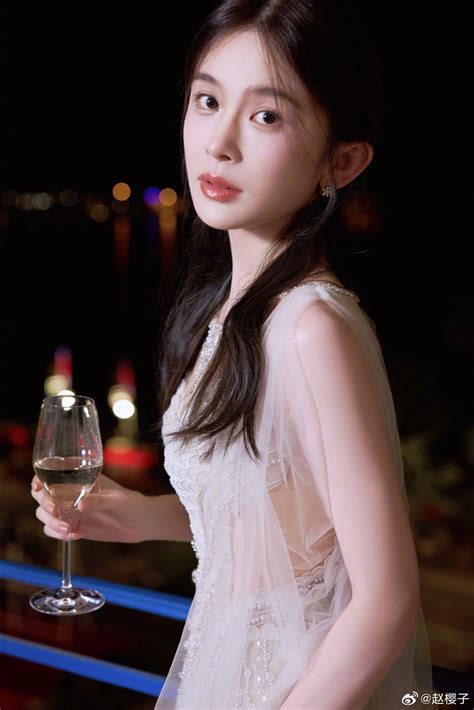 China Actress Zhao Yingzi Facebook