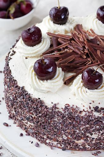 휘핑 크림과 체리 슈바르츠발트 파이블랙 포레스트 케이크 0명에 대한 스톡 사진 및 기타 이미지 0명 거품 내기 검은색 Istock