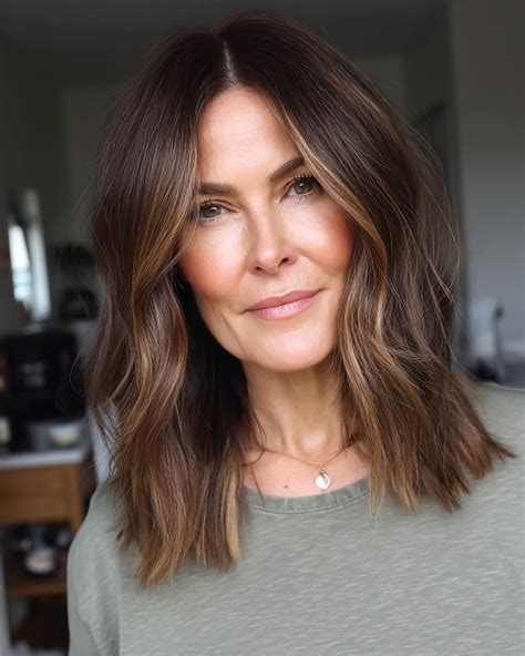 Gorgeous Brunette Hairstyle Ideas For Women Over 40 To Try Now