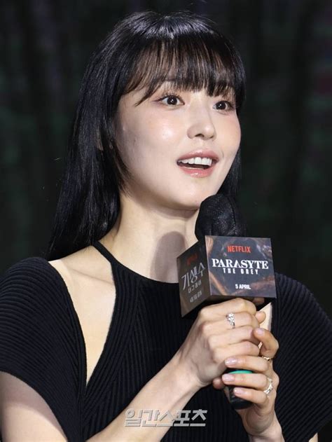 기생수 전소니 기생생물과 공존 욕심나고 알 수 없이 흥분돼 네이트 연예