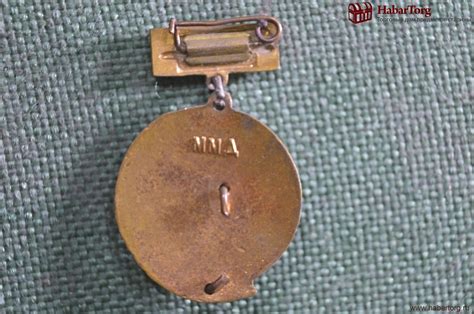 Купить Знак значок Миру Мир Рабочий и Колхозница ВДНХ Тяжелый металл эмали ММД СССР в