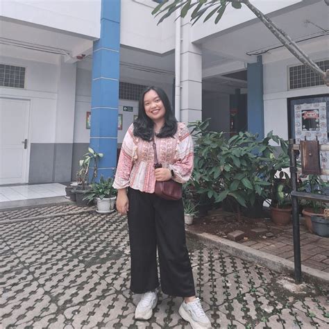 Dwi Putri Ivane Medium