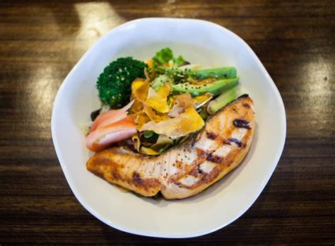 Crispy Salmon Skin Salad Yen Sushi And Sake Bar Century City Ca