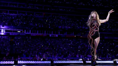 Taylor Swift Fans Getting Ready For Gillette Stadium Shows Nbc Boston