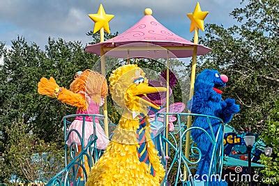Zoe Big Bird And Grover In Sesame Street Party Parade At Seaworld 3
