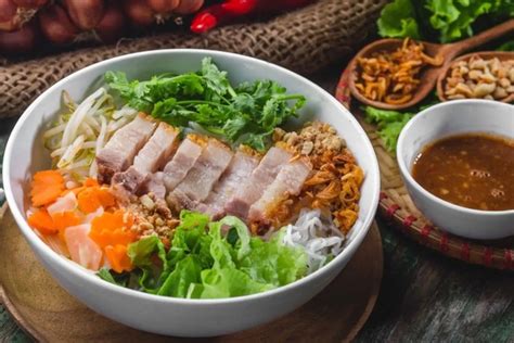 Cách Làm Bún Mắm Heo Quay Với Hương Vị Thơm Ngon Khó Cưỡng