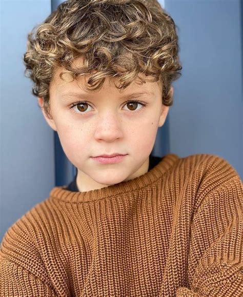 8 Ideas De Corte De Pelo Rizado Para Niño Cortes De Cabello Para