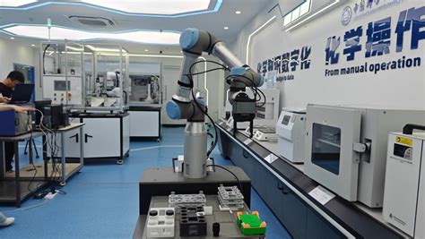 从“小来”到“小临”，一起了解“机器化学家”的故事 新闻频道 央视网