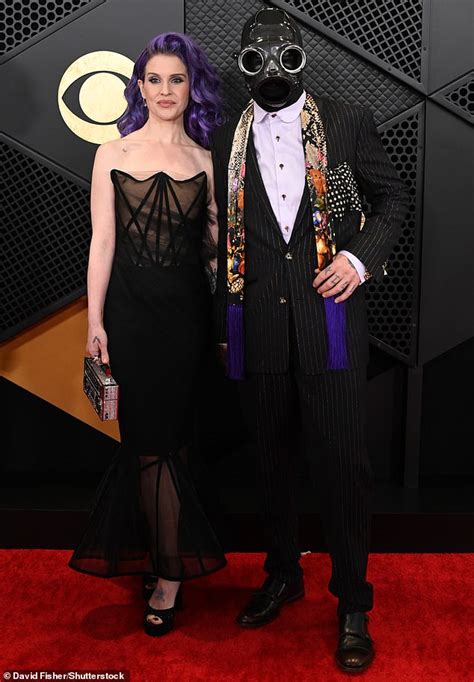 Singer Kelly Osbournes Partner Sid Wilson Rocks Gas Mask To The Grammys Photos