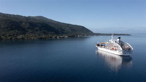 Сърфистите няма да стъпят в Париж но тънат в лукс на круизен кораб