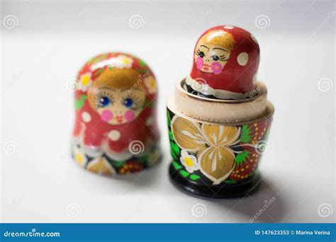 Las Mu Ecas Rusas Son Recuerdos De Rusia Imagen De Archivo Imagen De Lindo Rusia