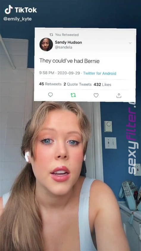 Seductive Emilykyte Shows Cleavage In Blue Crop Top