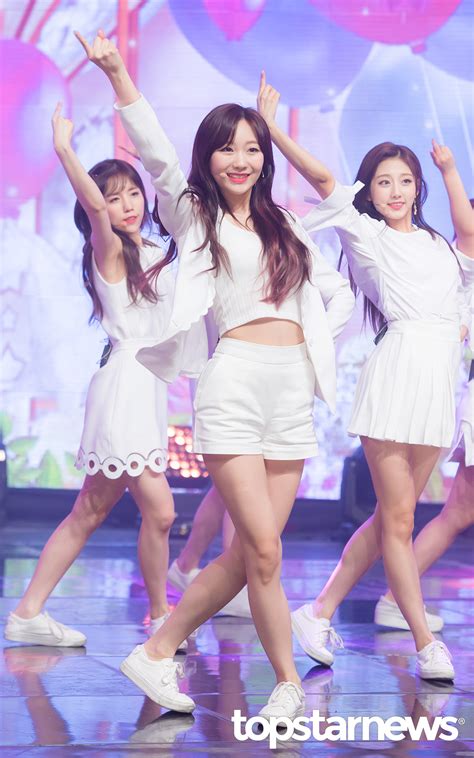 [hd포토] 러블리즈 Lovelyz 류수정 ‘완벽한 피지컬 심플리케이팝 최시율 기자 톱스타뉴스