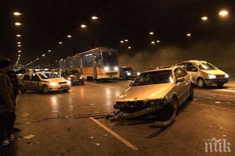 Млада шофьорка катастрофира тежко в тунела на Люлин Информационна агенция ПИК