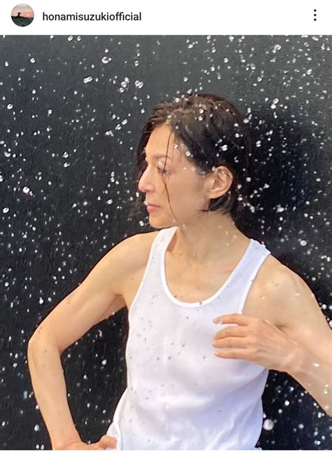 鈴木保奈美、白タンクトップのずぶ濡れショット披露に「鍛えている身体ですね」「とっても素敵です」 スポーツ報知