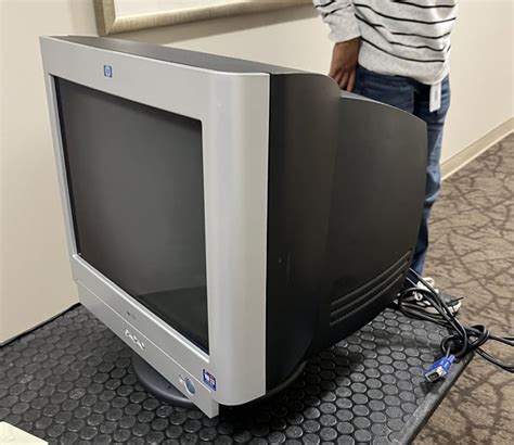 My Dad Rescued This 2004 Hp 7550 Monitor From Being Disposed Of At The