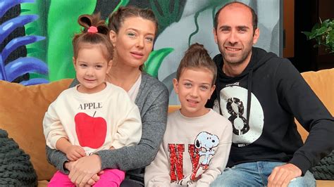 ემილია ოჯახთან ერთად ბაკურიანში შეხვედრა ბავშვებთან Youtube