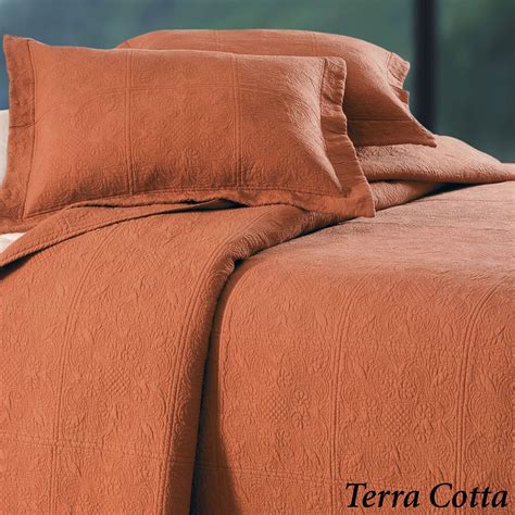 Elise Reversible Matelasse Quilt Bedding