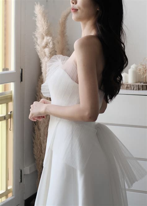 Elsa Sculptural Modern Wedding Gown With High Slit