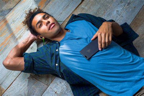 Razer Phone Looks Insane In This Official Image Gallery Fall In Love With The First Gaming