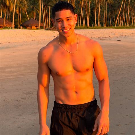 Shirtless Filipino 👤 Michaelmartinez Mzviral☑️ ・・・