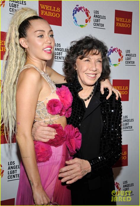 Miley Cyrus Rocks Dreadlocks For Lgbt Center Vanguard Awards 2015