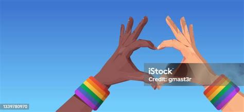 믹스 인종 인간의 손 제스처 에 심장 모양 Lgbt 무지개 플래그 게이 레즈비언 사랑 퍼레이드 프라이드 축제 트랜스 젠더 사랑 Pride Lgbtqi Event에 대한