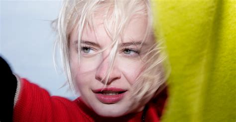 10 Questions With Låpsley As She Releases Her New Single Hotel Corridors 10 Magazine