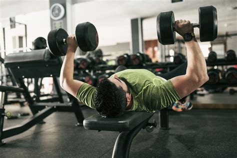 Rutina De 6 Ejercicios Para Entrenar Pecho En El Gimnasio