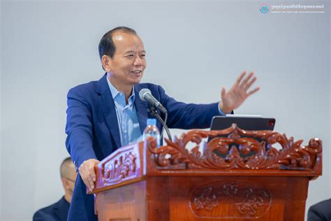 រដ្ឋមន្ត្រីក្រសួងប្រៃសណីយ៍ លើកទឹកចិត្តដល់សិស្សានុសិស្សប្រឡងជាប់ សញ្ញាបត្រមធ្យមសិក្សាទុតិយភូមិ