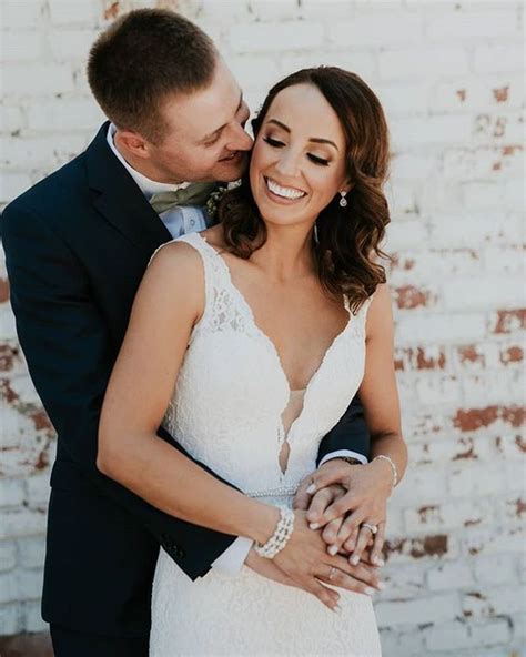 60 Seductive And Elegant Plunging Neckline Wedding Dresses Weddingomania