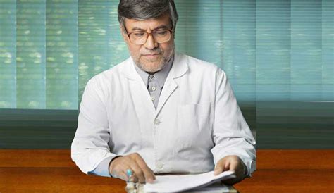 انتخاب آقای دکتر شجاعی رییس مرکز تحقیقات سلامت چشم بصیر بعنوان معلم