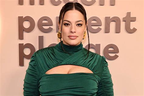 Ashley Graham Shows Off Postpartum Body 1 Year After Welcoming Twins