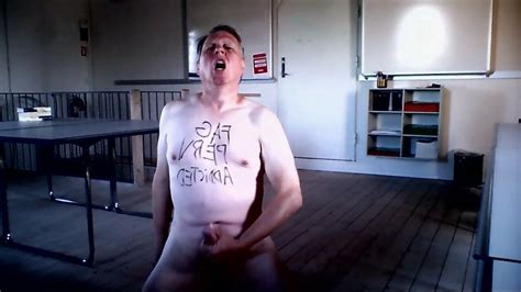 Lars A Hviid Pour Le Maître Mais Il Renverse Son Sperme Trop Tôt