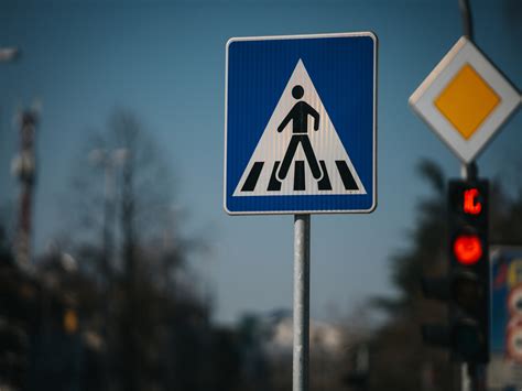Sign Frames Technology Lightweight Frames To Magnetic Bases