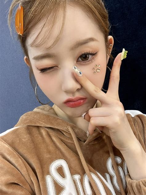 STAYC 스테이씨 on Twitter 스윗을 향한 박시금의 금발자국 봐도 봐도 보고싶어 STAYC 스테이씨 Sieun 시은