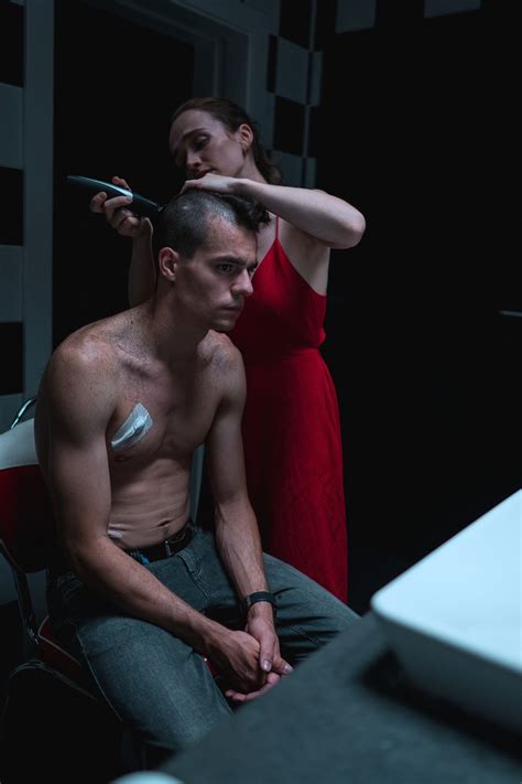 Galerie Herec Filip Březina V Novém Seriálu Smysl Pro Tumor Rakovina