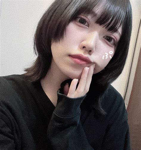 咥えタバコ美人お姉さんが全裸になって爆乳手ブラ自撮りを晒す │ アダルトニュース時短