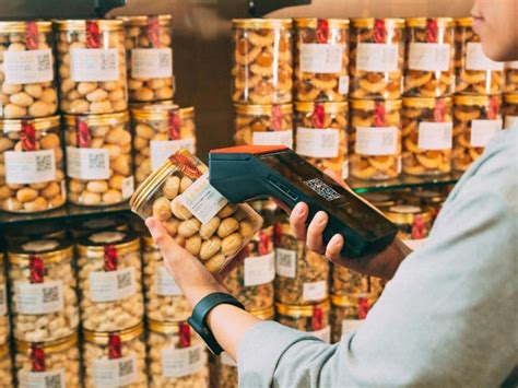 Retail Supply Chain Strategies Challenges And Trends 2025