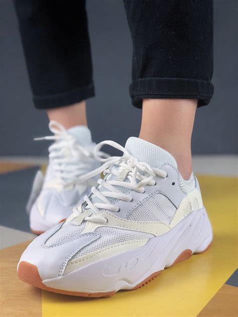 Кроссовки женские Adidas Yeezy Boost 700 White bridge / Адидас Изи Буст ...