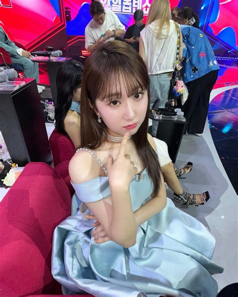 🎤 전유진의 무대 비하인드 현장 🎤 트로트 천재 전유진 님의 무대 뒤 이야기를 공개합니다 청순하면서도 우아한 드레스를 입고 팬 전유진 ️ 10점 만점에 10점