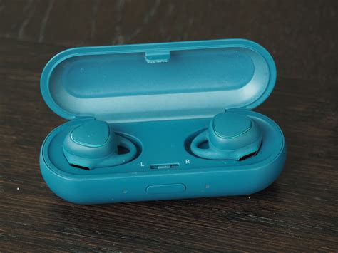 Samsung Debuts Truly Wireless Exercise Earbuds And A New Version Of The Gear Fit Techcrunch