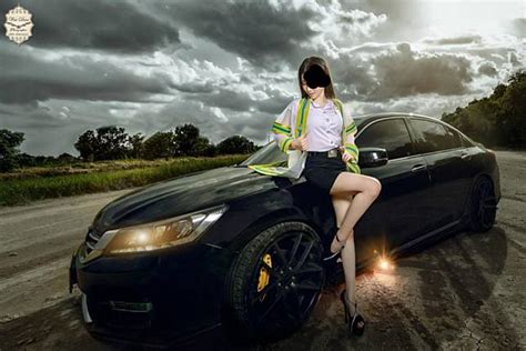 ควรหรือไม่ นักศึกษาสาวสวมชุดครุยพระราชทาน โพสท่าวาบหวิว