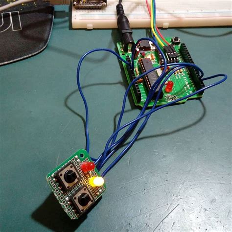 Brincadeira do dia implementando Flip Flops memórias R S no Arduino UNO En US implementing