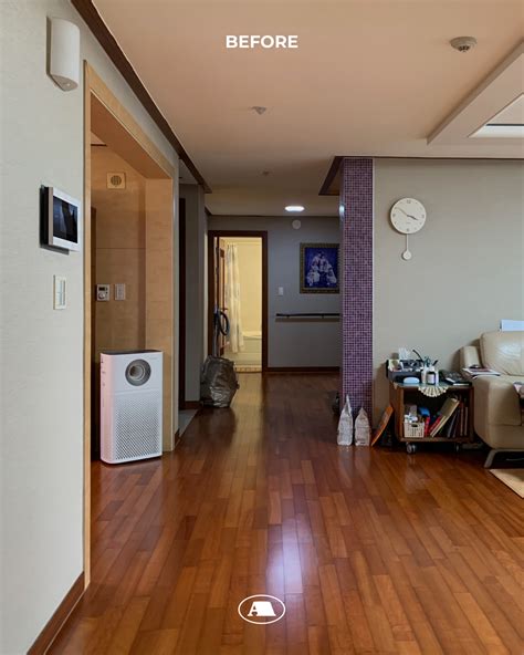 앨리스 인 빌더랜드 공간별 인테리어 무몰딩 도배와 원목 마루 조합으로 하얀 도화지에 내추럴한 색감 더한 화곡 푸르지오