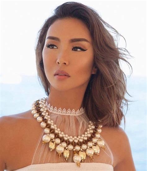 “Азийн хатан хаан” загвар өмсөгч Г Оюунгэрэл эр нөхрөө сольсон уу ТАС МН