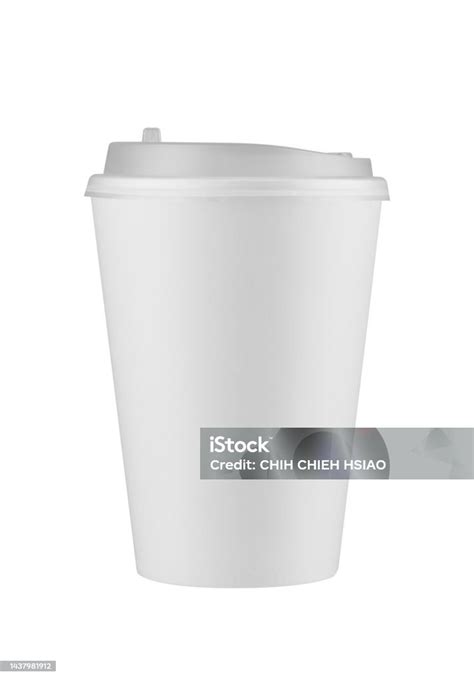 클리핑 경로가 있는 흰색 배경에 격리된 흰색 일회용 커피 컵 실제 사진 종이 0명에 대한 스톡 사진 및 기타 이미지 0명 3차원 형태 고립 색상 Istock