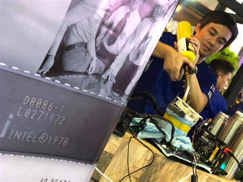 Thxcom Cpu Intel Core I7 8086k ตัวพิเศษเฉลิมฉลอง 40 ปี Facebook